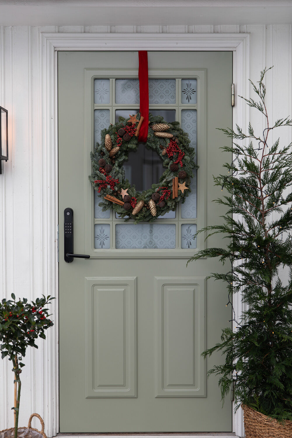 Pynt inngangspartiet med vakre dørkranser til jul | Mester Grønn