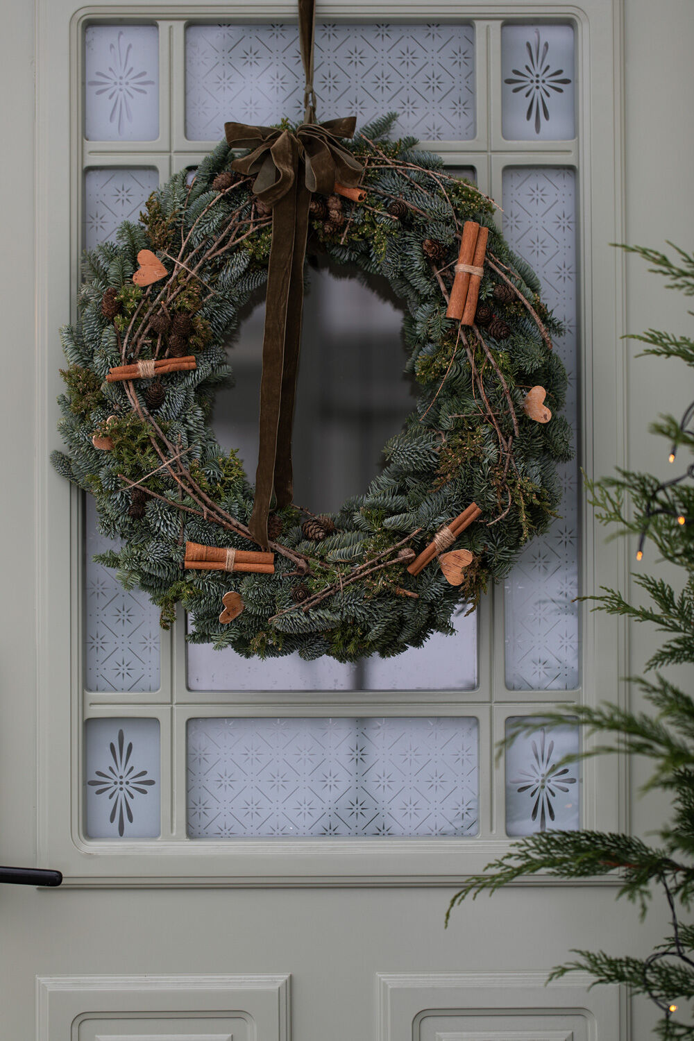 Pynt inngangspartiet med vakre dørkranser til jul | Mester Grønn