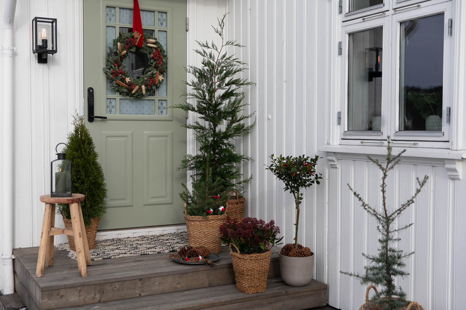 Pynt inngangspartiet med vakre dørkranser til jul - Mester Grønn